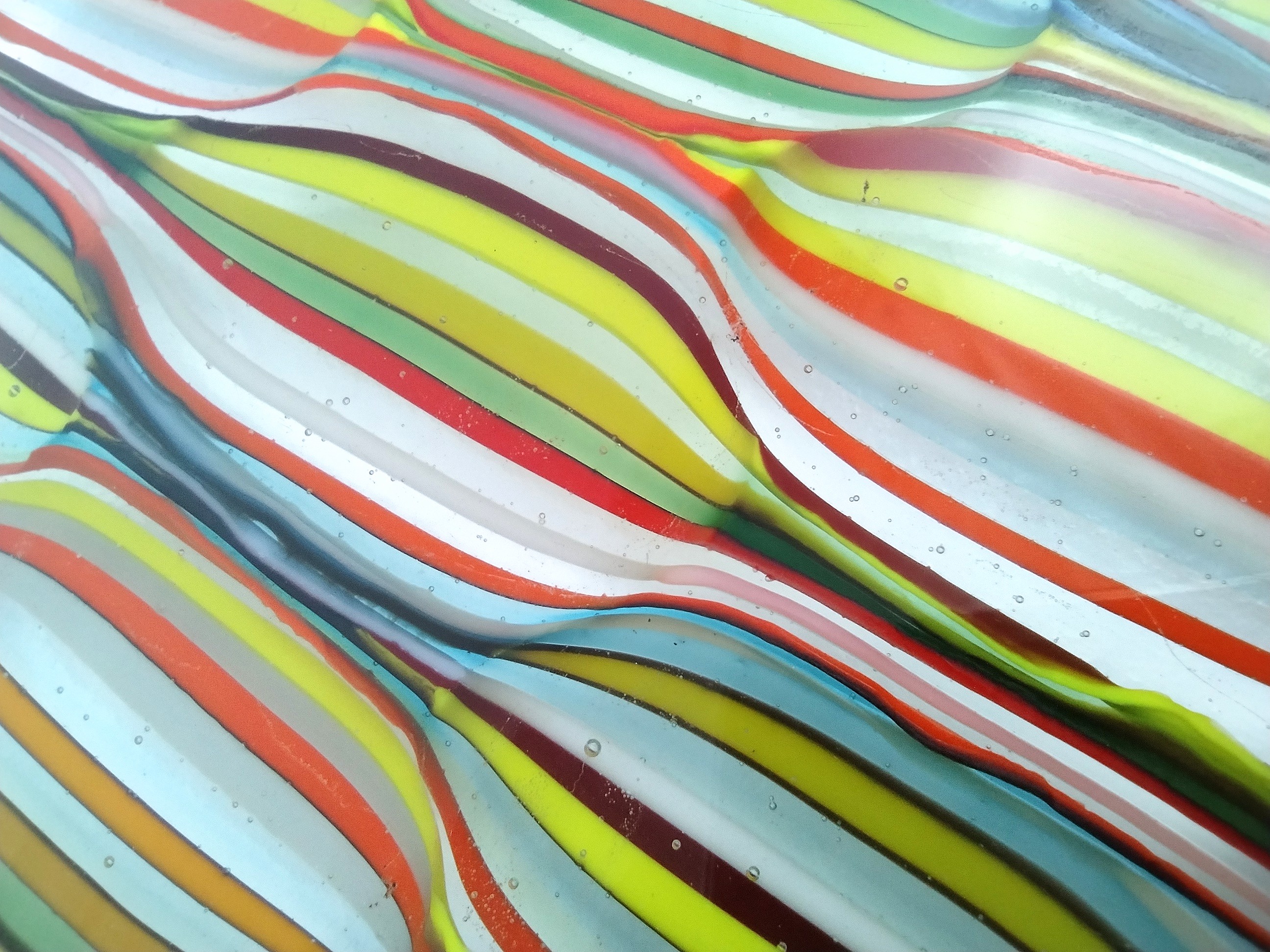 Multi-coloured Smocking – Feathered Glass